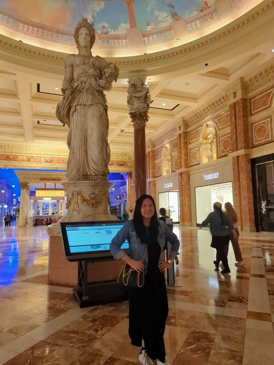 Discover the Stunning Statues at Caesars Palace in Las Vegas